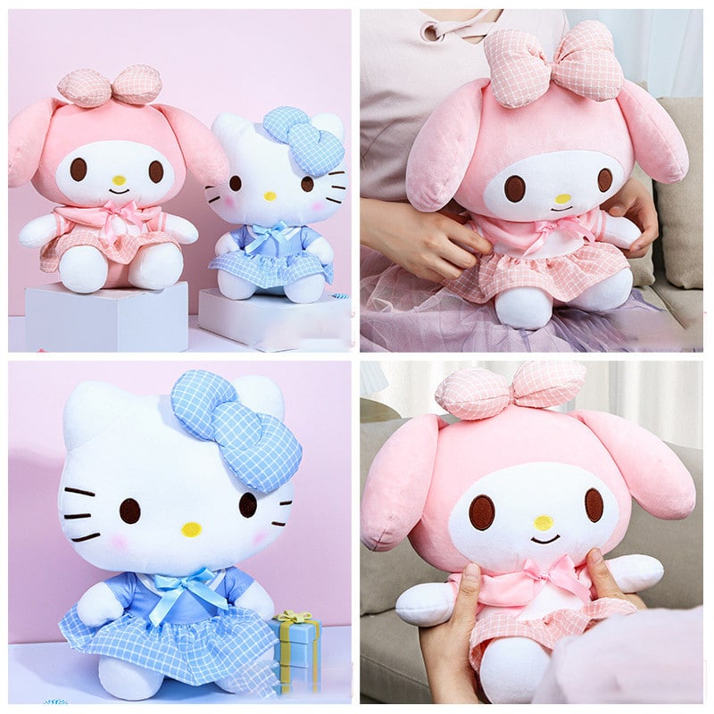 Peluche Hello Kitty en uniforme rosa y azul • Mi Peluche